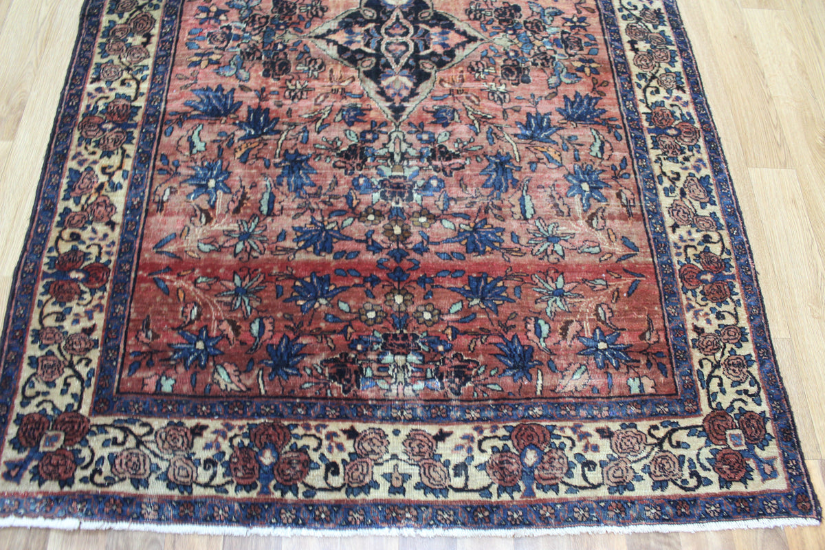 ANTIQUE PERSIAN SAROUKH RUG OF SINGLE MEDALLION, CIRCA 1920. – Thames ...